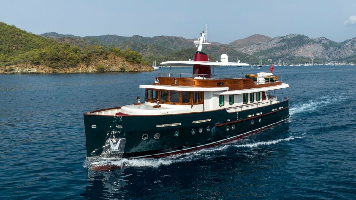 HALAS 71 Yacht for 24 Guests | Superyacht Charter | 12 Cabins