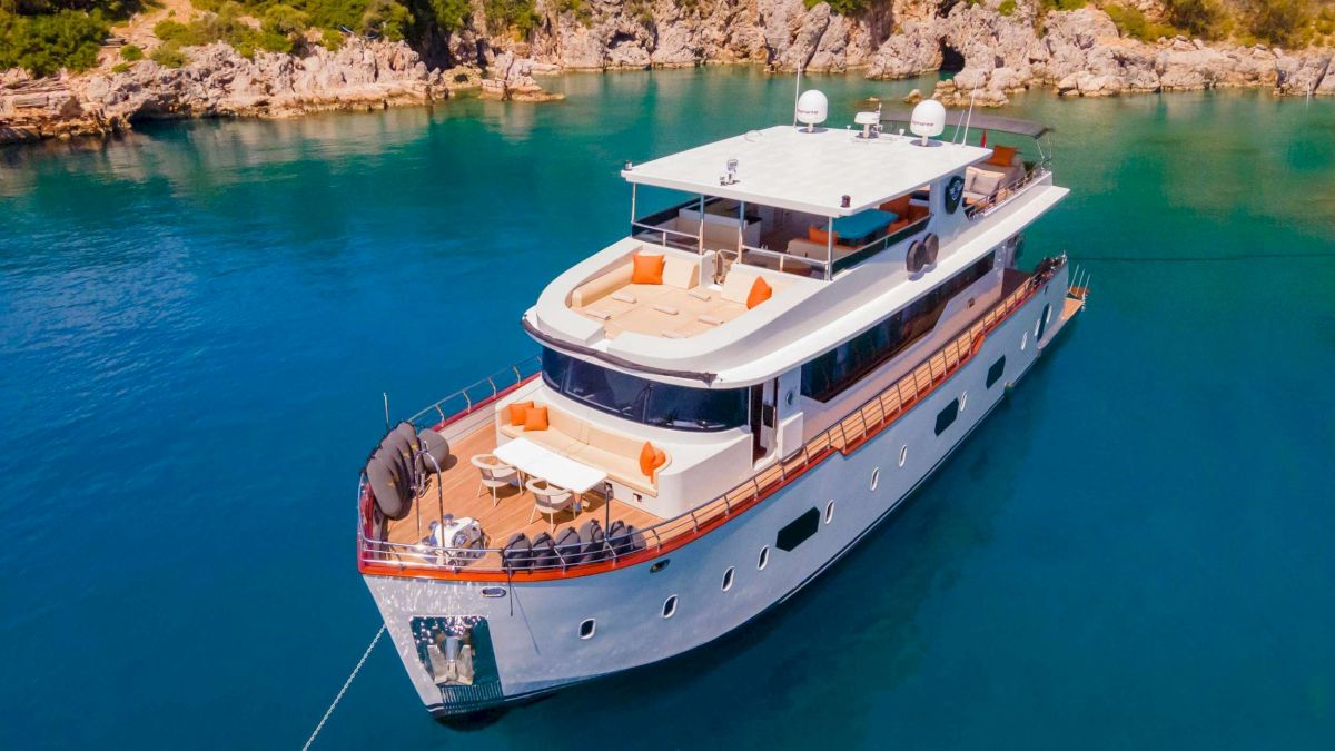 HALAS 71 Yacht for 24 Guests | Superyacht Charter | 12 Cabins