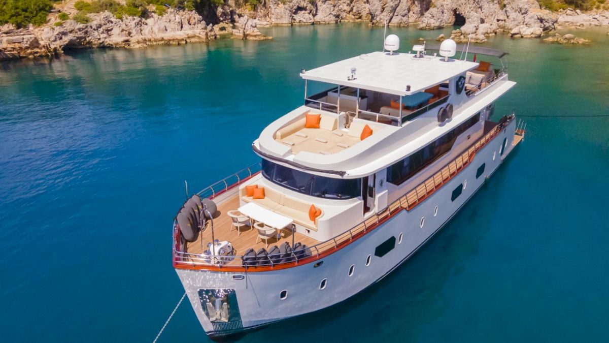 HALAS 71 Classic Yacht Charter Turkey | Yacht With a Story